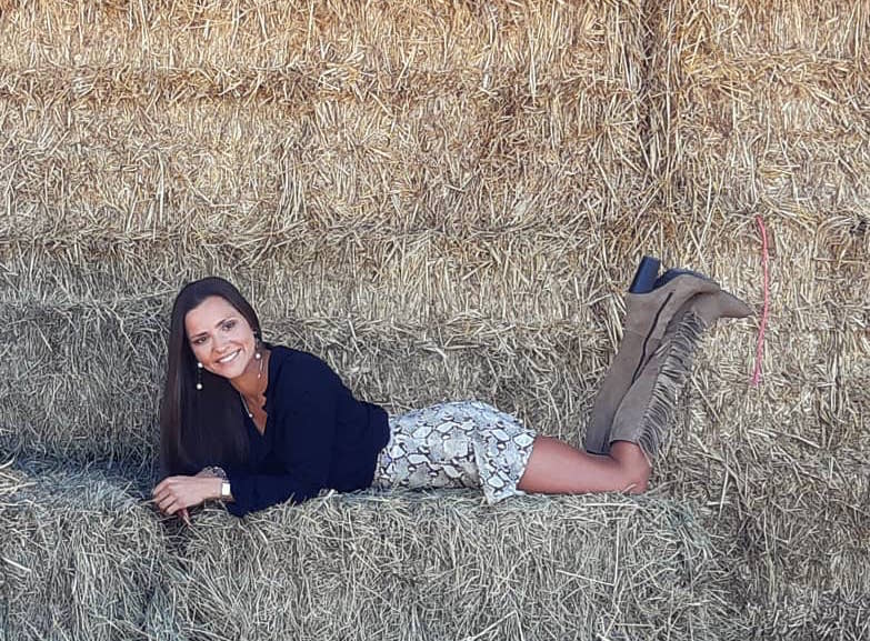 Cavaleira Soraia Costa em destaque na revista "Lux" - PararTemplarMandar